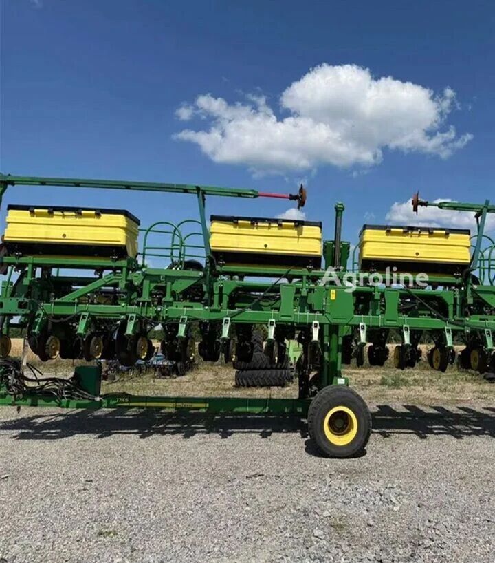 John Deere 1745 pneumatska precizna sejalica