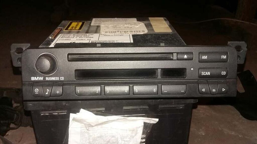 FABRICKI CD PLAJER ZA BMW 315, 316, 318 . OD 1998. DO 2005. GOD. |