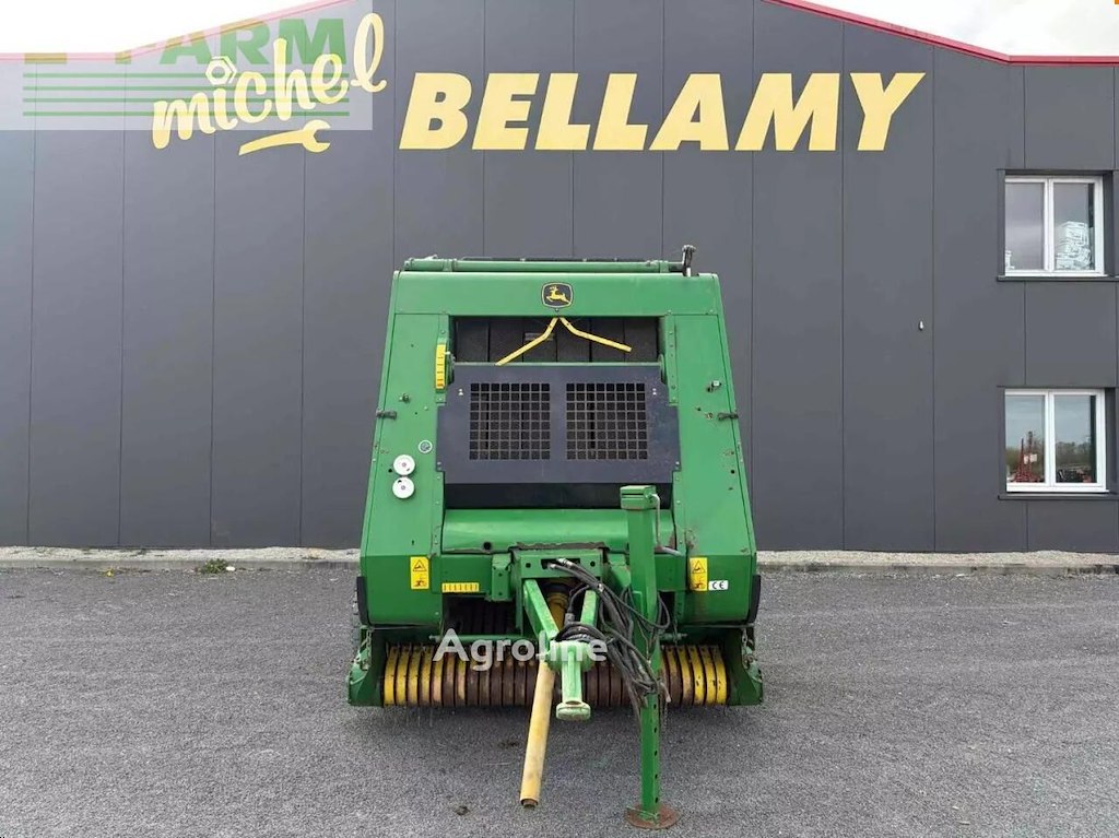 John Deere presse à balles rondes 582 . john deere balirka za okrugle bale