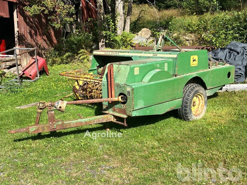 Prodaje se John Deere 342 balirku za četvrtaste bale na aukciji
