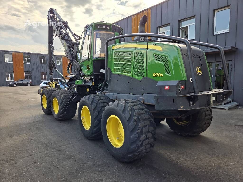 John Deere 1270 G harvester