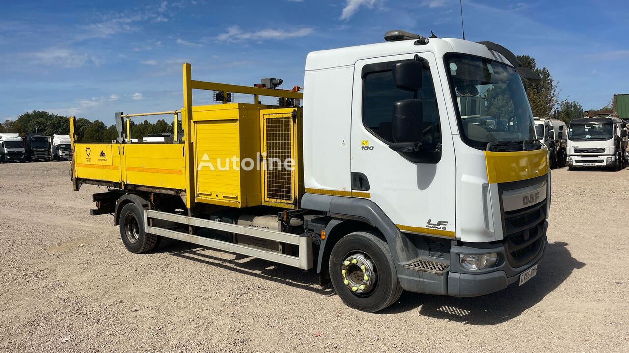 Prodaje se DAF LF 180 kamion s ravnom platformom na aukciji