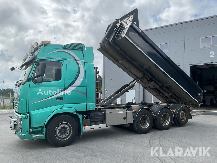 Prodaje se Volvo FH16 rol kiper sa kukom na aukciji