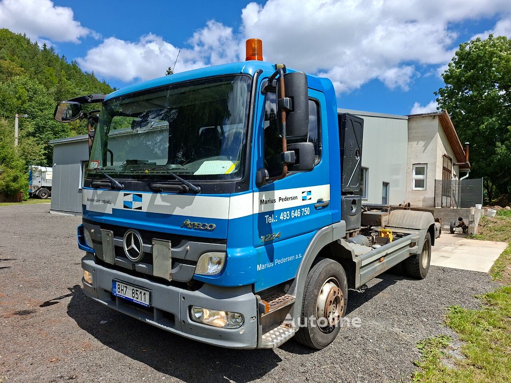 Prodaje se Mercedes-Benz ATEGO 1224 rol kiper sa kukom na aukciji