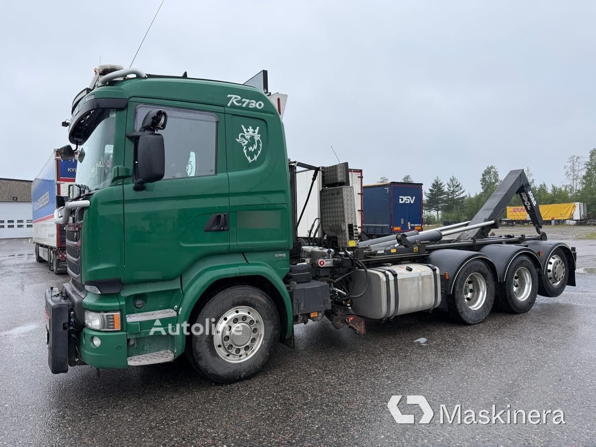 Prodaje se Scania R730LB8X rol kiper sa kukom na aukciji
