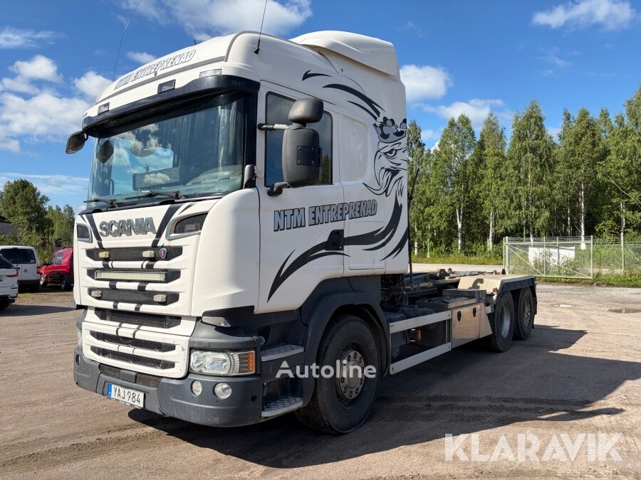 Prodaje se Scania R580 rol kiper sa kukom na aukciji