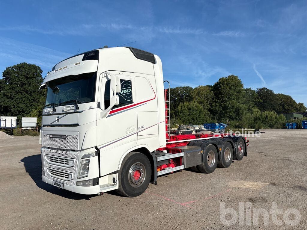 Prodaje se Volvo FH rol kiper sa kukom na aukciji
