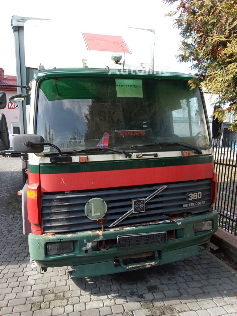 Volvo FL6 kamion s ceradom