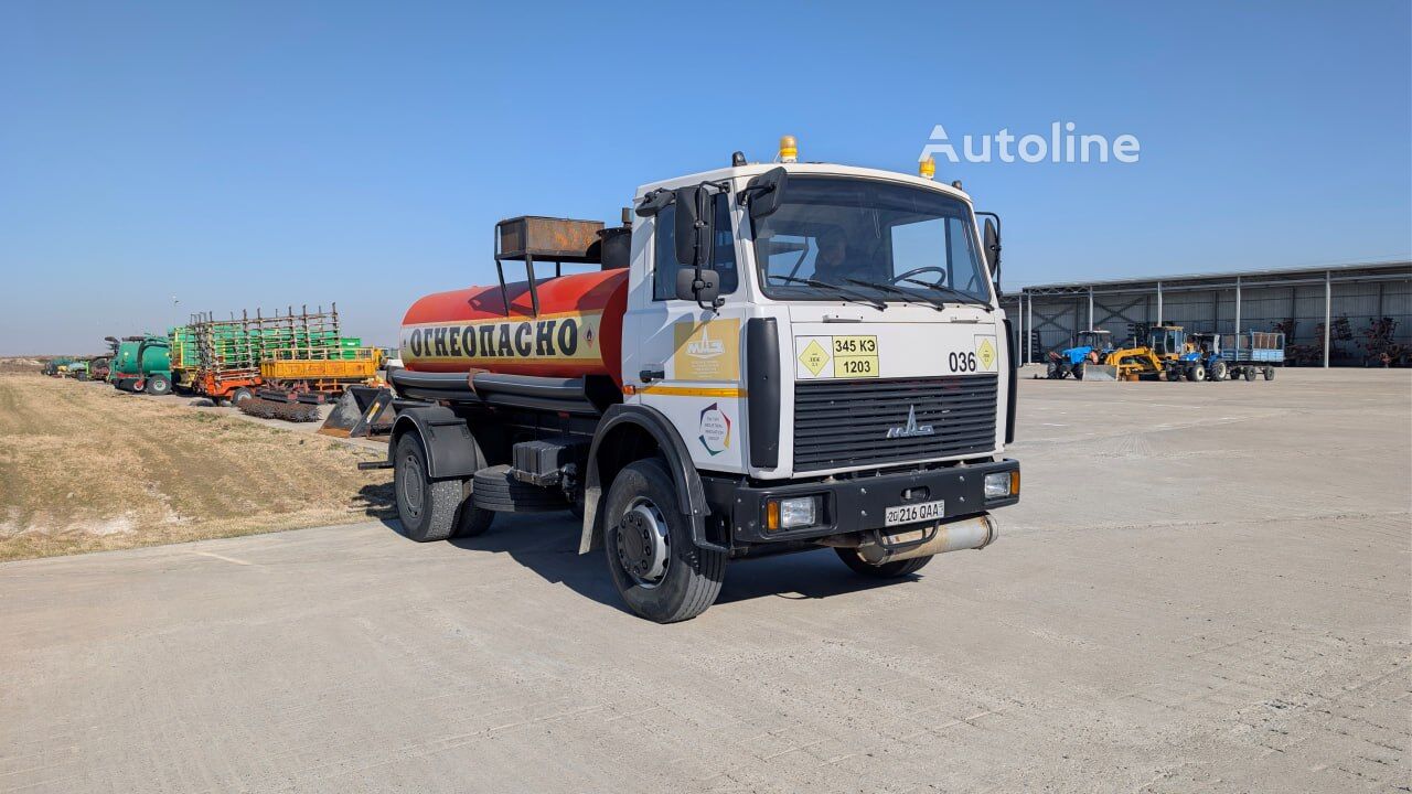 MAZ 533702 autocisterna za gorivo
