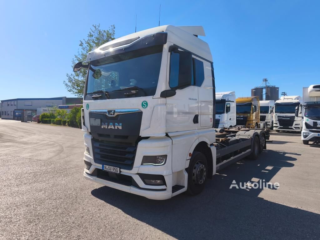 MAN Vehicle Rigid 6x2-2 BDF 7,45/7,82 1020-1320 lifting arm vozilo za prevoz kontejnera
(628442)