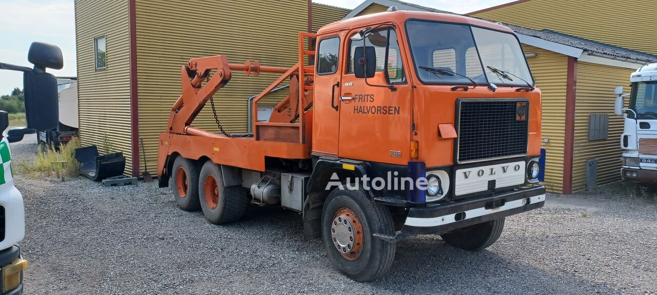 Volvo F 88 kamion autopodizač kontejnera