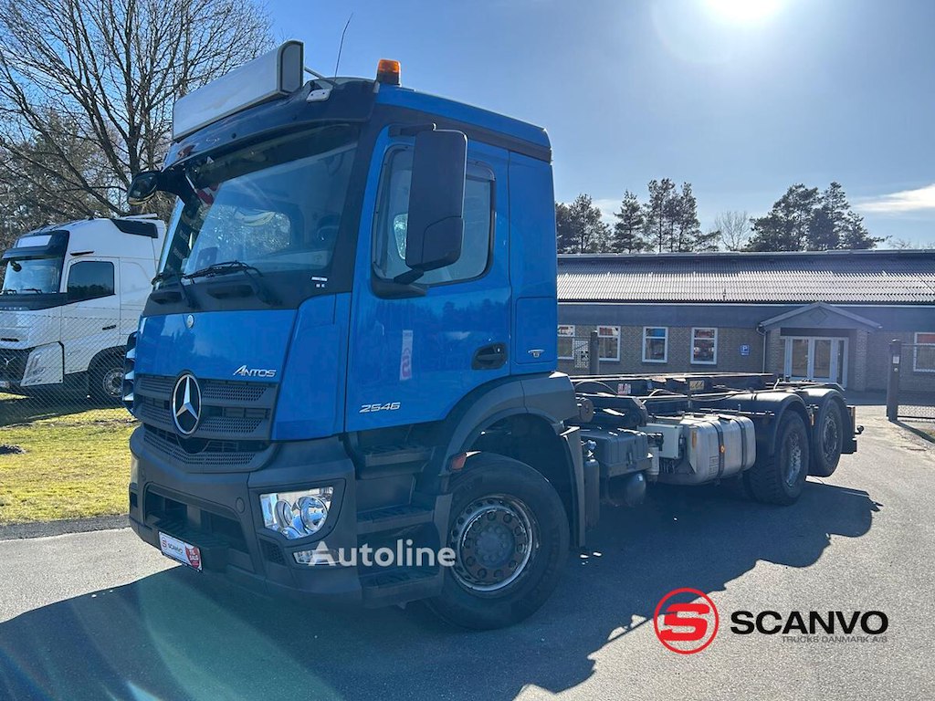 Mercedes-Benz Antos 2546 L kamion sa kukom za podizanje tereta