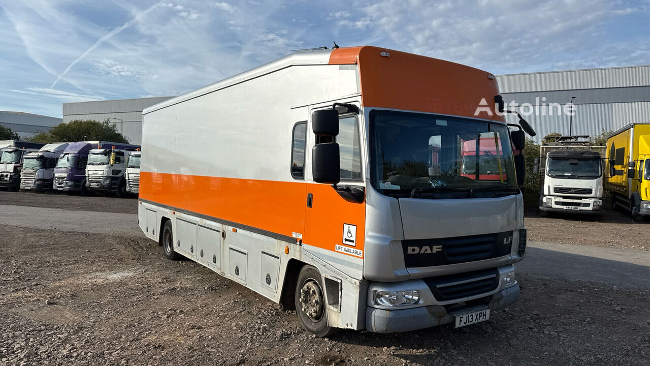 Prodaje se DAF LF 45.180 kamion za prevoz konja na aukciji