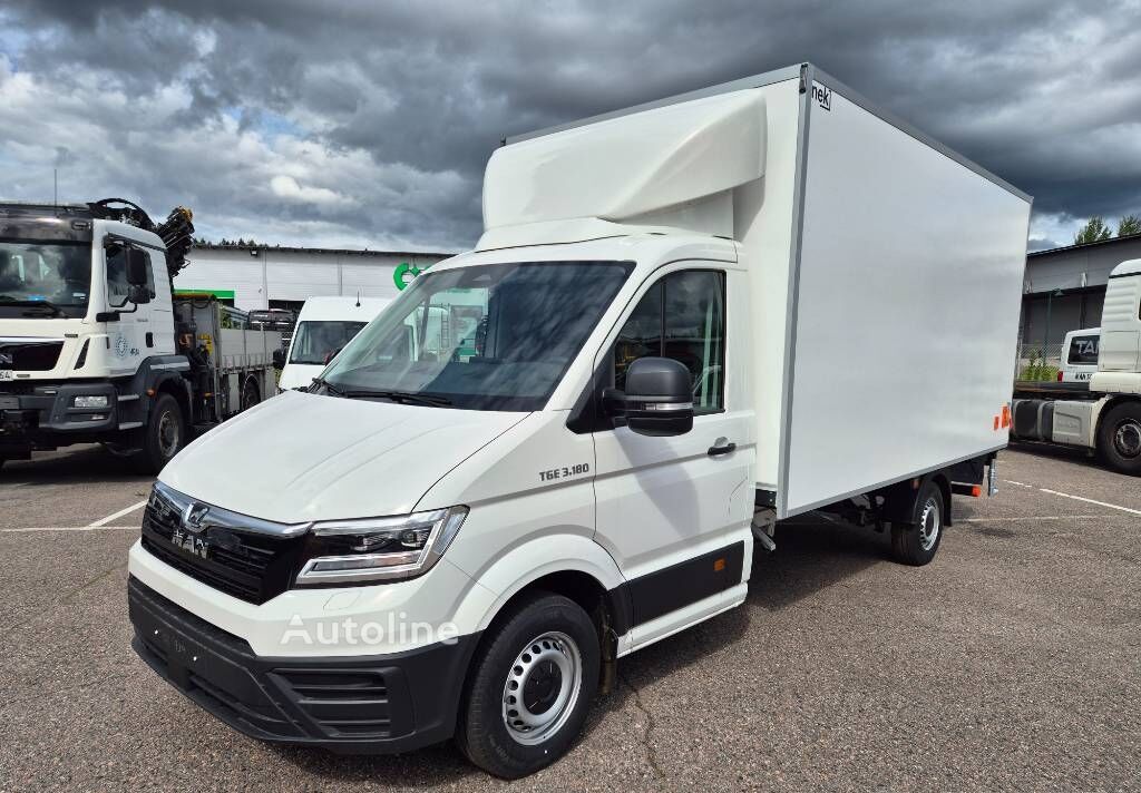 Novi MAN TGE 3.180 kamion furgon < 3.5t