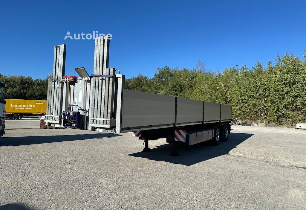 Schwarzmüller 663 SM Brücke poluprikolica sa ravnom platformom