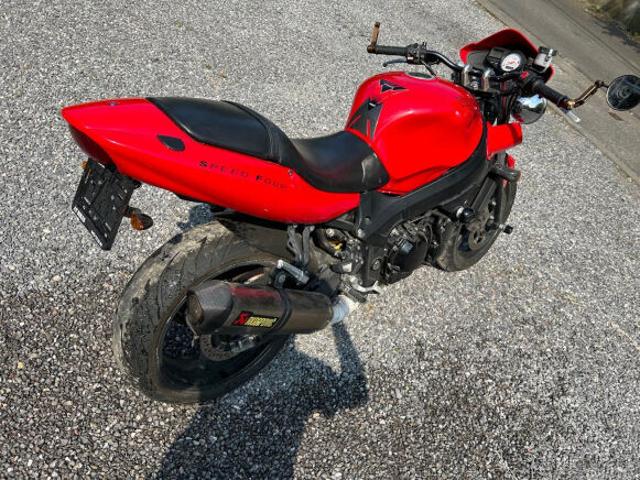 Prodaje se Triumph Speed Four motocikl na aukciji