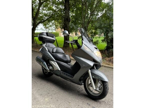 Prodaje se Honda FJS600 SILVERWING skuter na aukciji