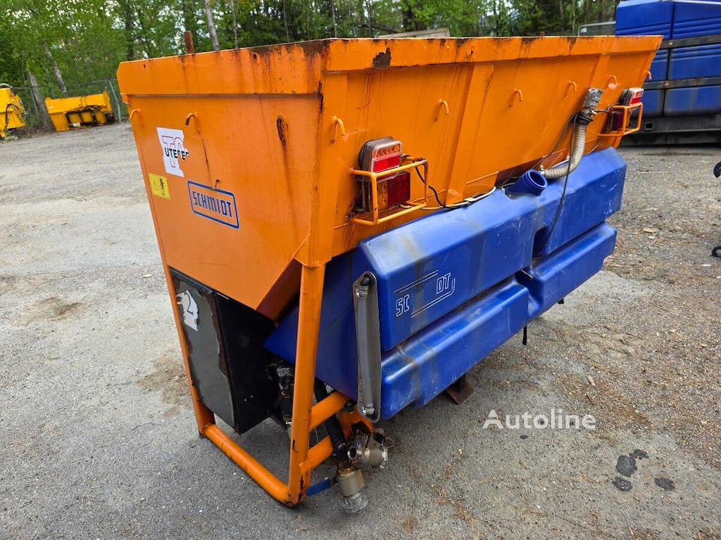 Prodaje se Schmidt Scmidt Traxos S15 VESN-490CS nošeni rasipač peska na aukciji