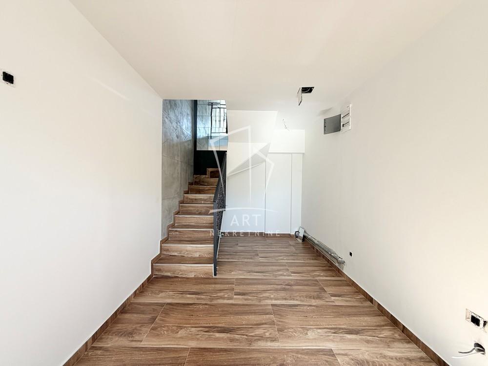 Voždovačka crkva, lokal, mereno 40m2 ID#16046
129.500 €