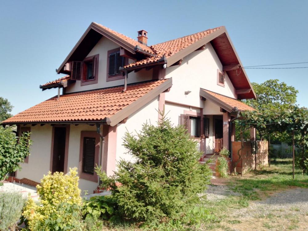 Kuća sa placem 22 ara - Ripanj ID#2880
165.000 €