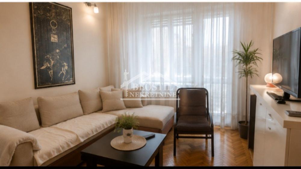 Centar, Brankova, dvoiposoban sa parkingom ID#25659
354.000 €