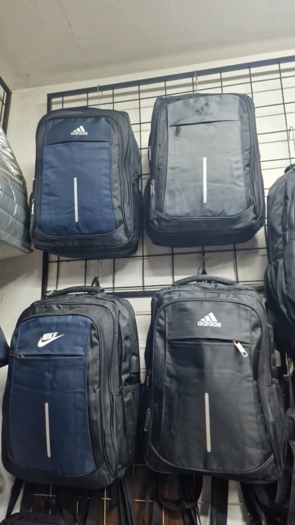 08. školske torbe 40x28x15 veličine 3300 din