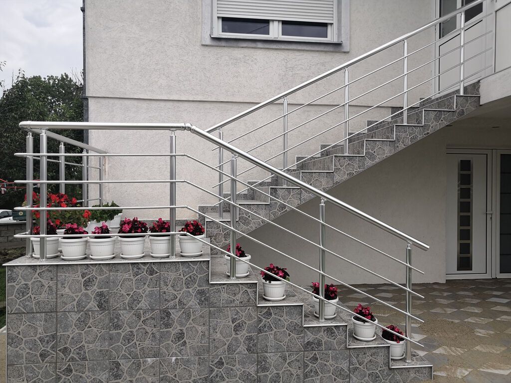 ALUMINIJUMSKE OGRADE, GELENDERI I KAPIJE. Višegodišnje iskustvo