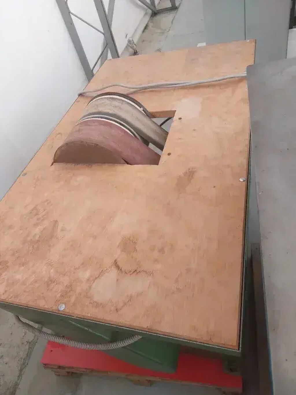 Smirgl masina sa dve trake polovno, uvoz iz Italije