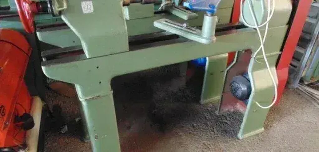 Strug za drvo 1558-18. Radna dužina 1200 mm. Snaga motora: 1,5 KW