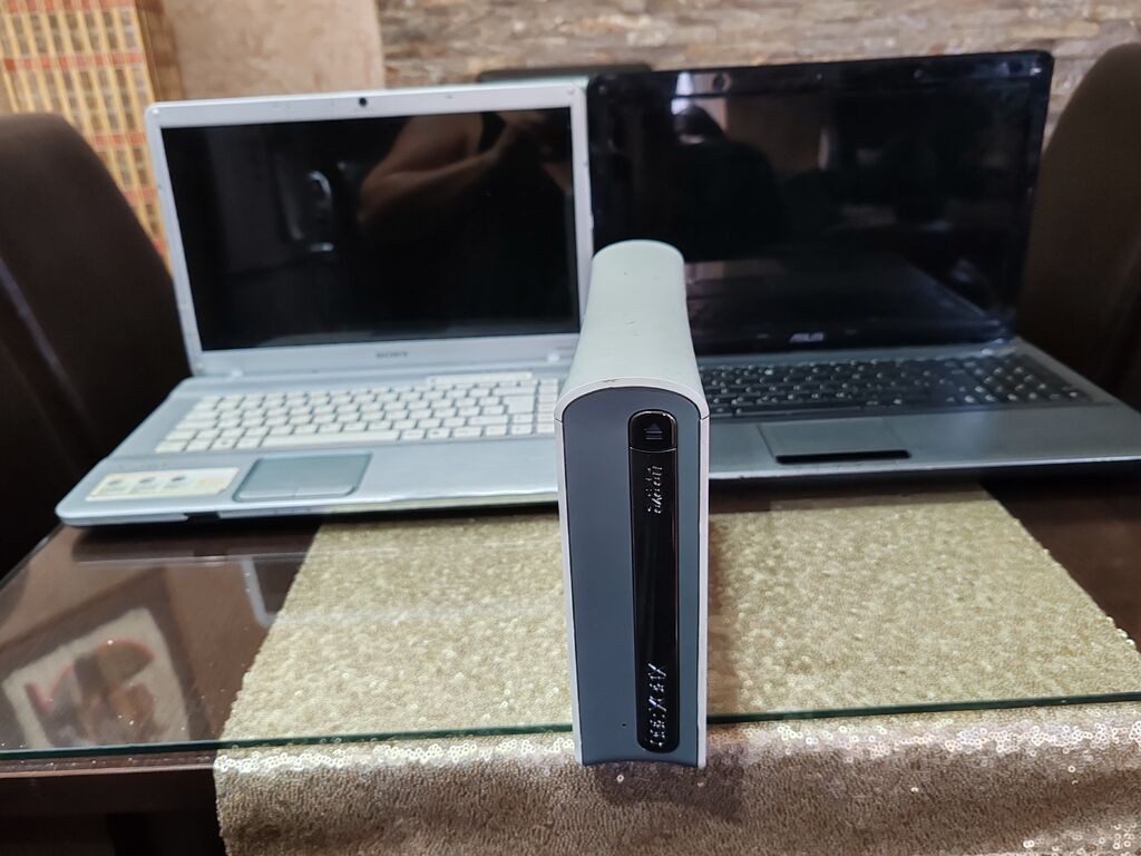 NEISPITANI 2 LAPTOPA I XBOX 360 sveee za 40e - **Sony VAIO laptop**