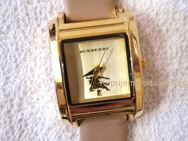 Odlican zenski rucni sat poznate marke Burberry Novo