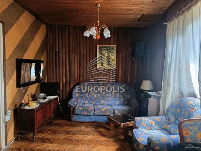 Autokomanda, 2 jedinice, kuća i dvorište ID#9968