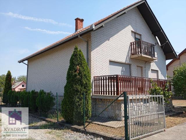 Kuća 200 m², 12 ari placa, Ratari, Obrenovac - 127.000€