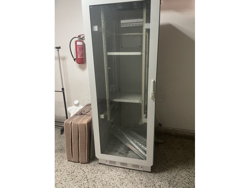 Serverski orman rack 42U 19" Rittal 800x600