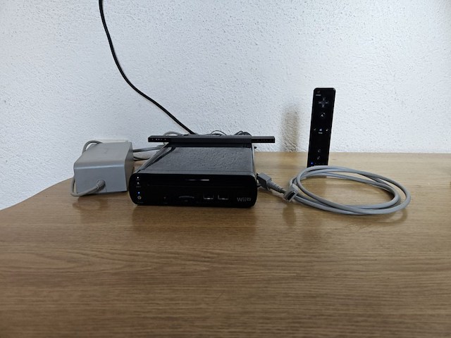 Crna konzola Nintendo Wii U 32GB WUP-101(03) Motion Plu