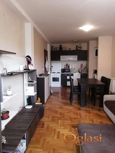 Jednoiposoban stan 45m2 izdajem