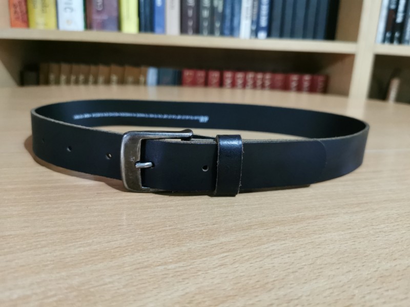 22. H&M SWEDEN VRHUNSKI KOZNI KAIS 86cmX30mm