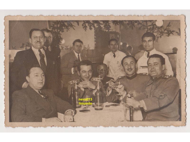 Stara FOTOGRAFIJA - detalj iz kafane u Beogradu 1939g.