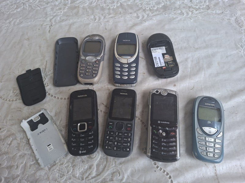 Razni mobilni telefoni...