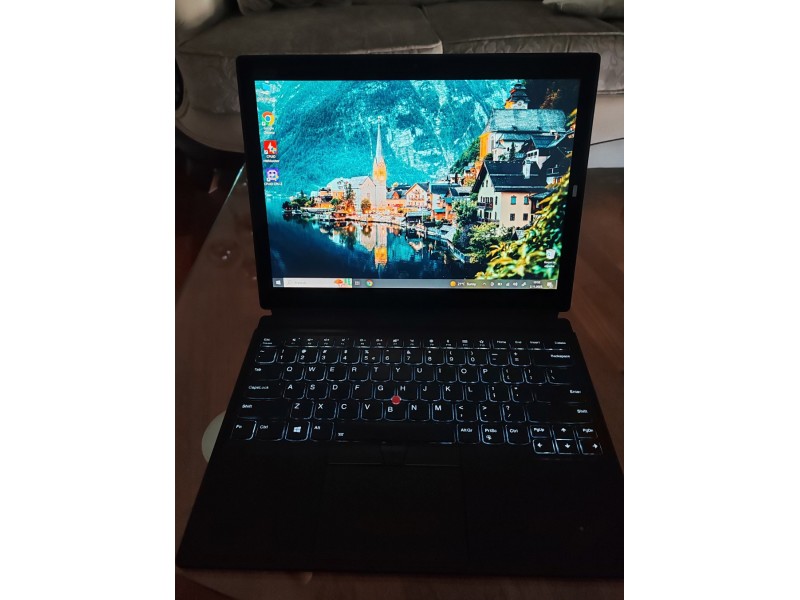 Lenovo Thinkpad X1 8gb ram intel i5 8250u