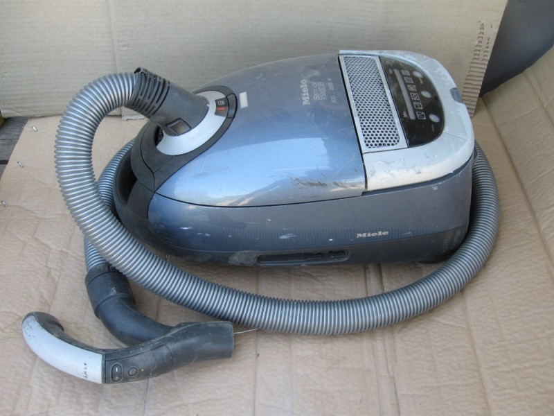 MIELE S5711-CH kvalitetan usisivac