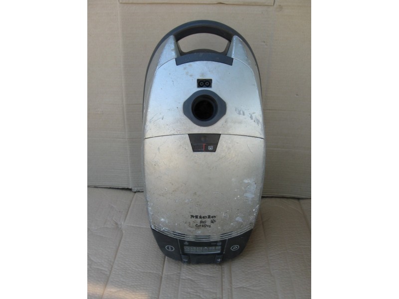 MIELE HS06 ispravan usisivac 1800W