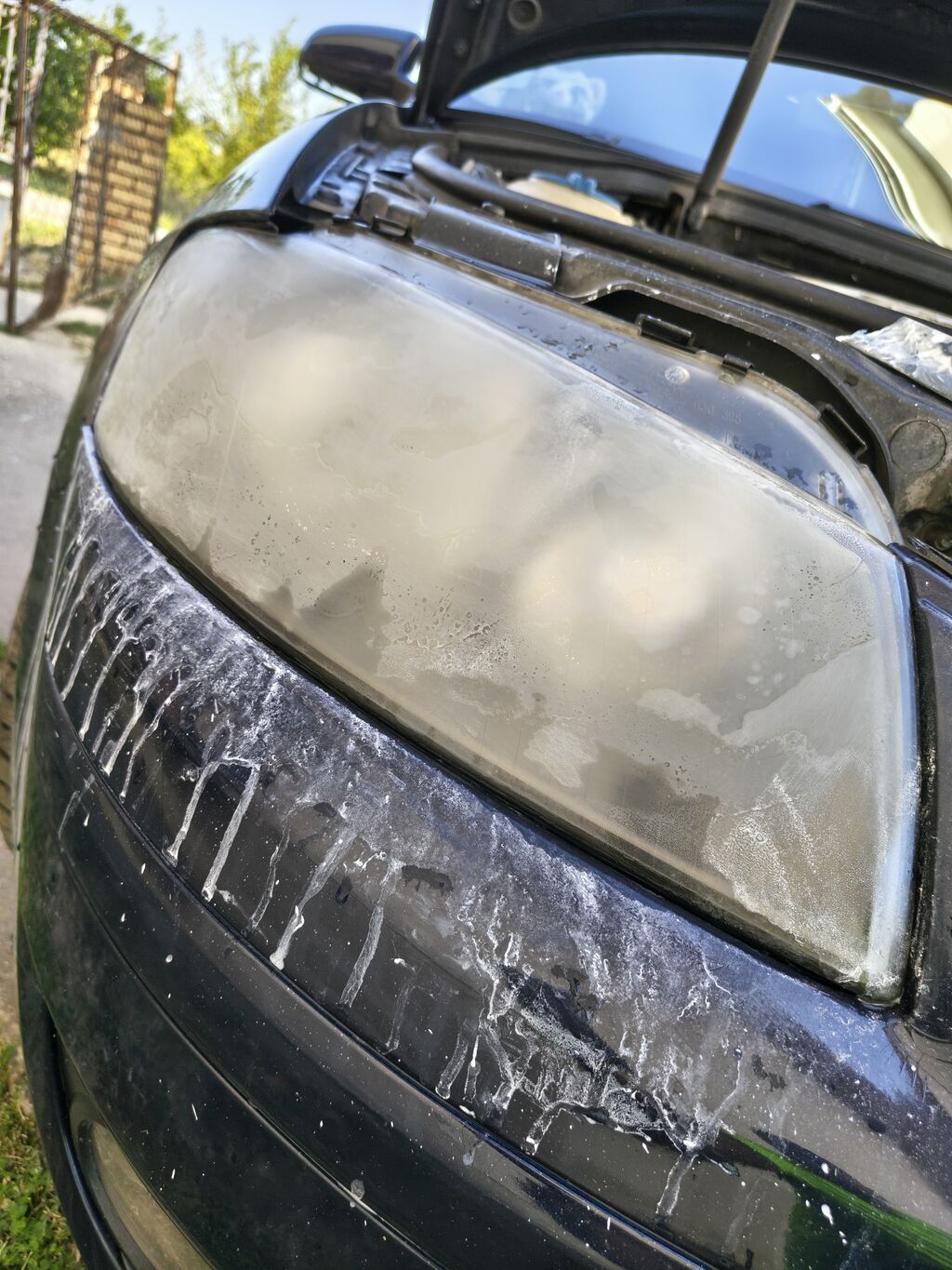 Poliranje i restauracija farova za automobile. Usluga obuhvata