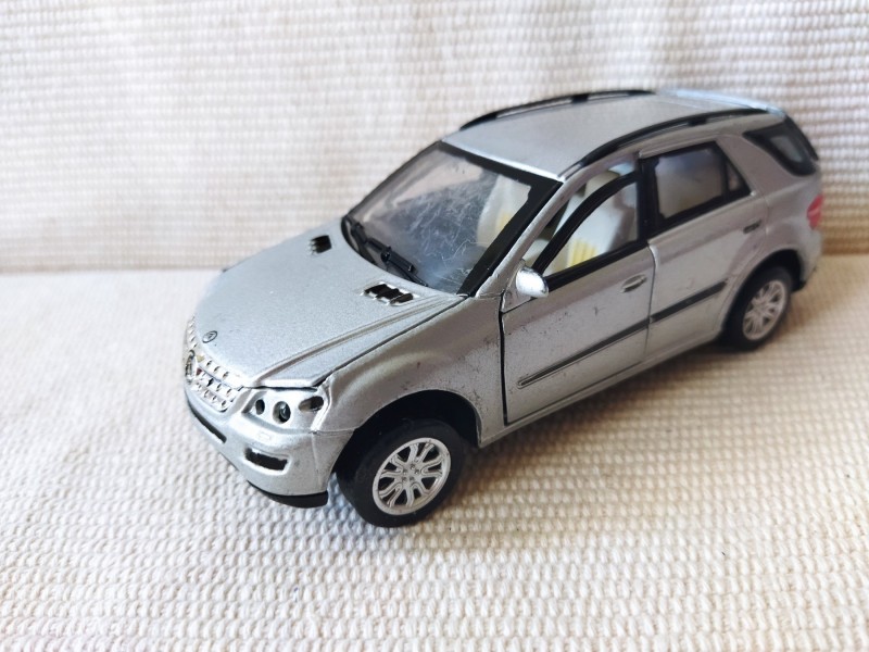 Mercedes Benz M Cčass, oko 1:24?