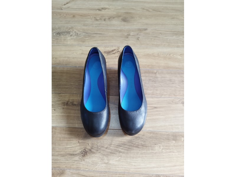 Nove kožne CROCS 39 platforme