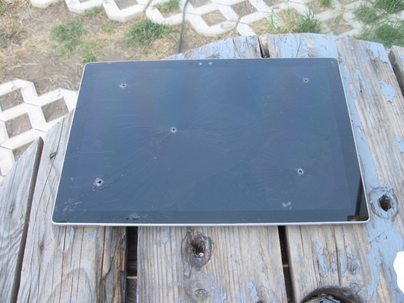 9.MICROSOFT Surface tablet za delove