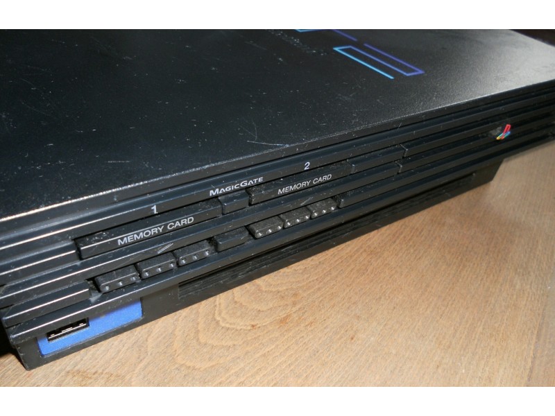 SONY PlayStation 2 (PS2) konzola