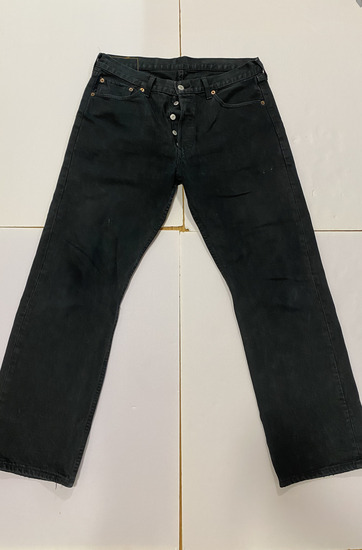 Levis 501 Crne Farmerke