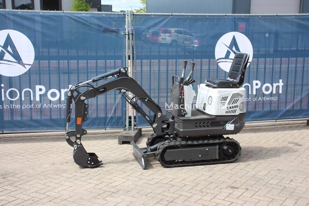 Prodaje se EX600 mini bager na aukciji