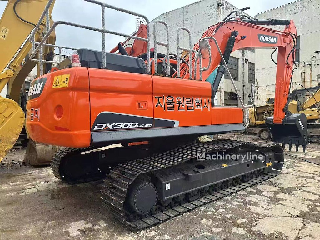 Doosan DX300LC-9 bager guseničar